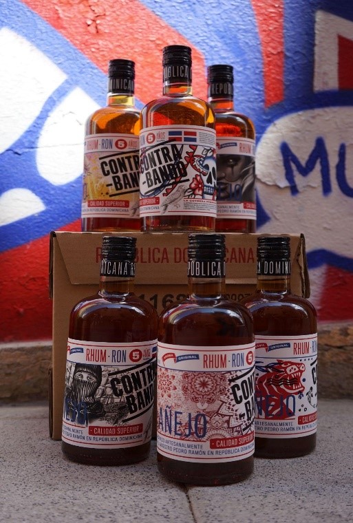 Ron Contrabando lanza la primera botella de ron en tatuarse